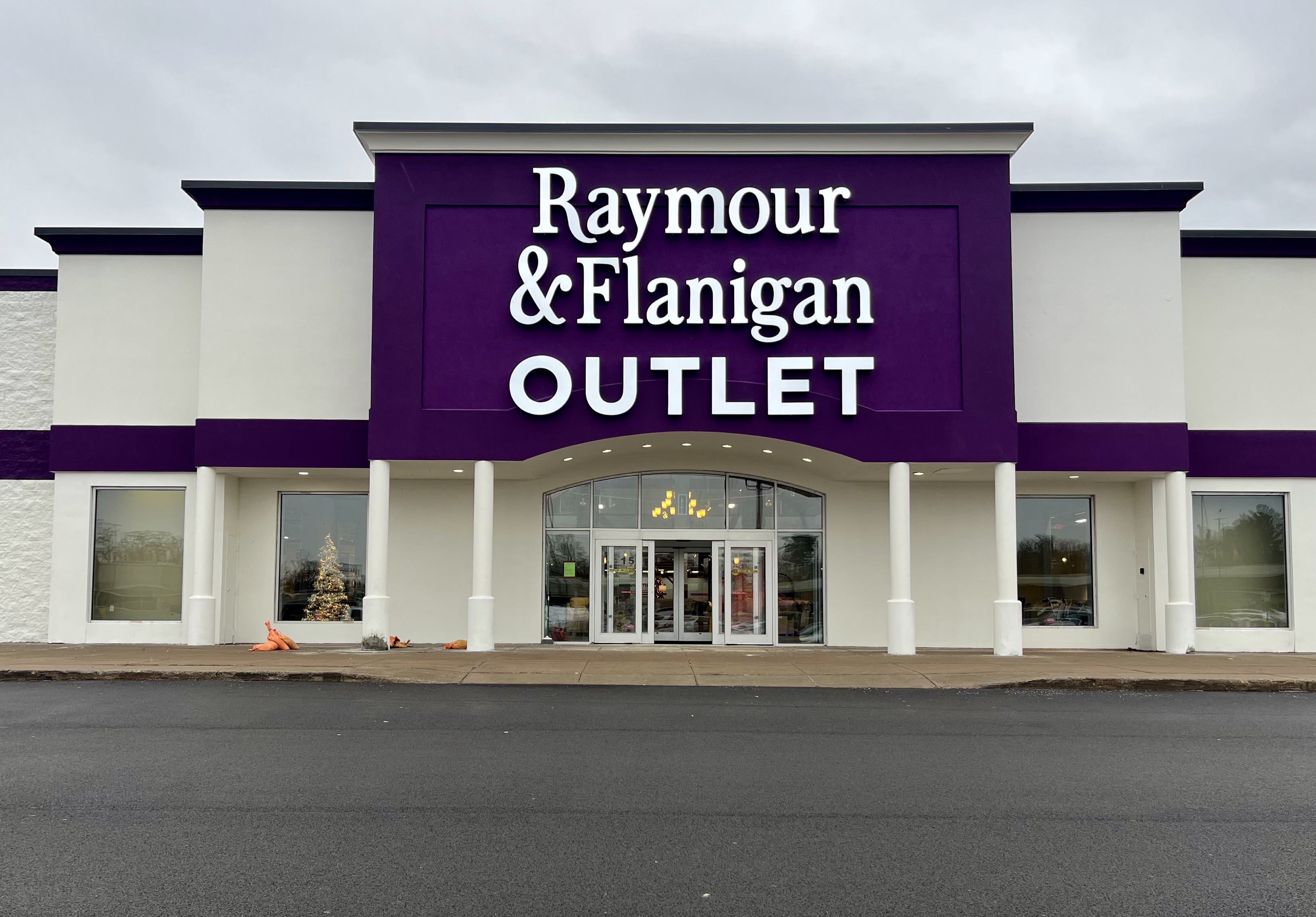 Raymour Flanigan Furniture Mattress Outlet North Syracuse New York Raymour Flanigan
